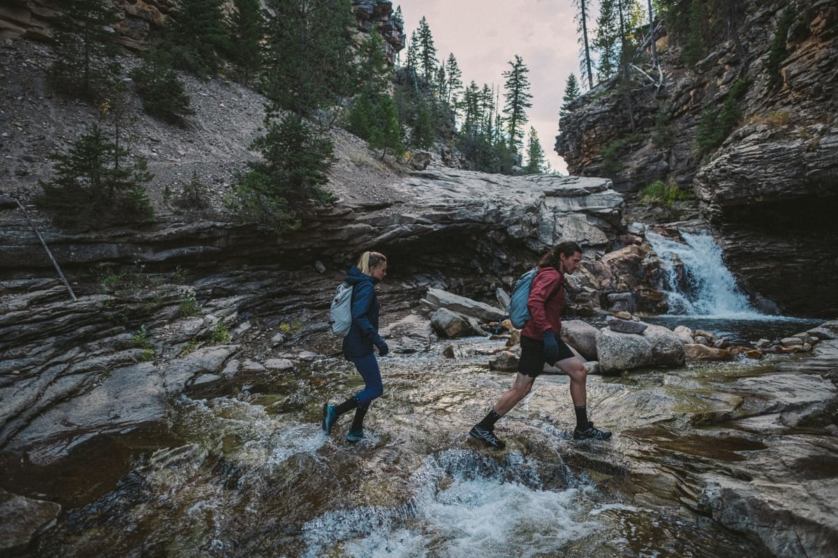 How to Layer Clothes for Hiking | Sealskinz UK